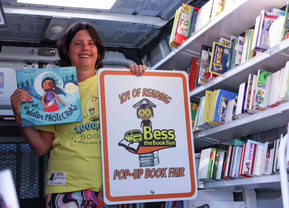 Bess the Book Bus traveling library ends nationwide tour in Houston