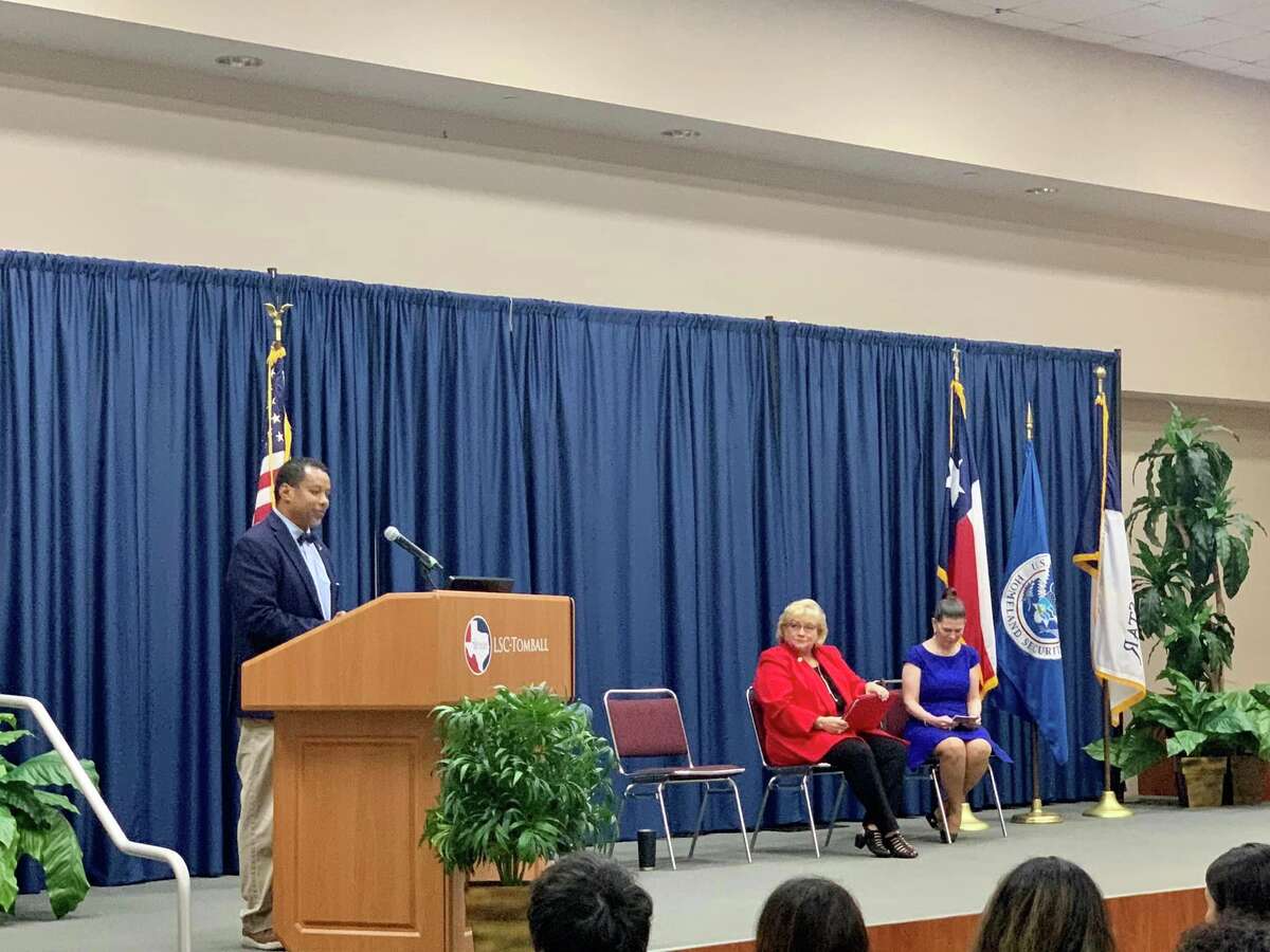 Over 60 people sworn in as U.S. citizens during ceremony in Tomball