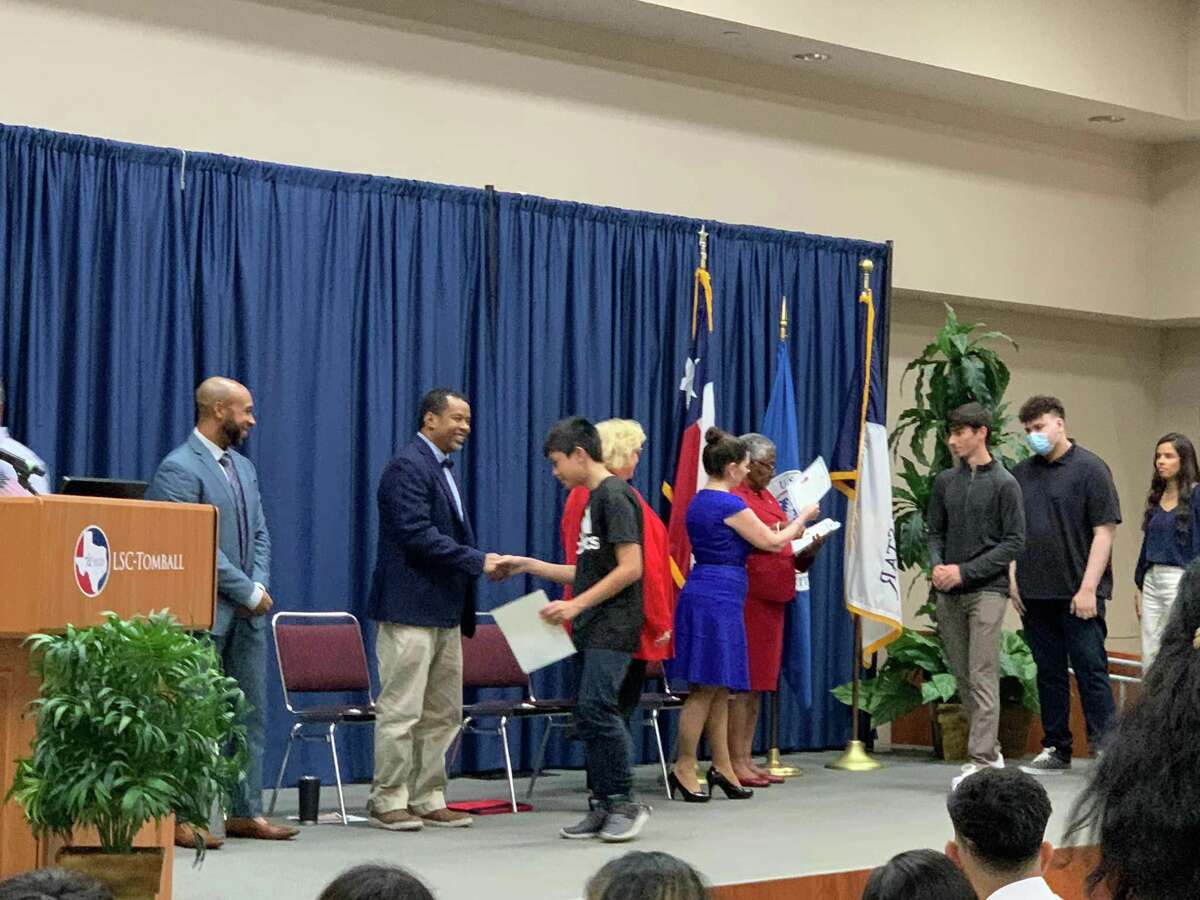 Over 60 people sworn in as U.S. citizens during ceremony in Tomball
