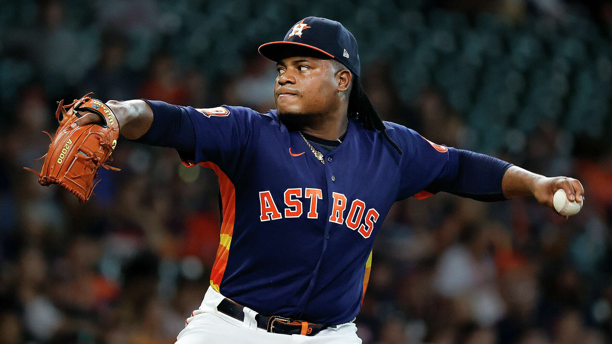 Astros reporter Julia Morales reveals how team chooses uniforms each night