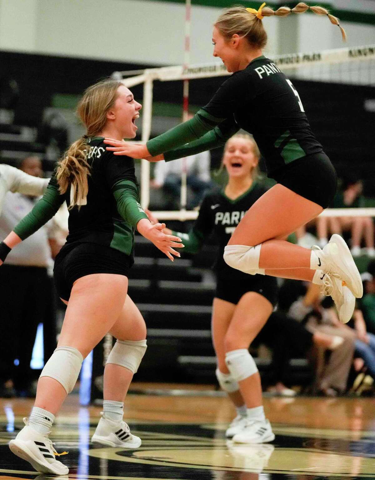 HS volleyball: Kingwood Park remains undefeated in district play after sweep of Huntsville