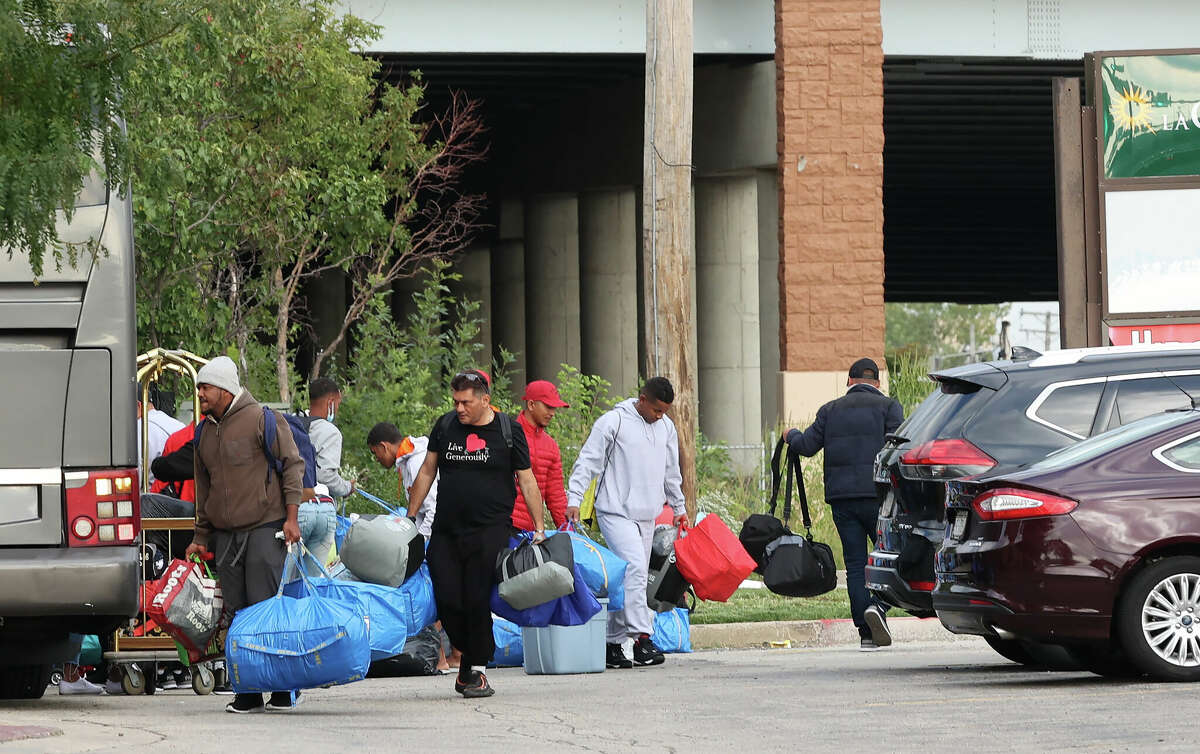 Following Gov. Abbott’s migrant bus from Texas to Chicago