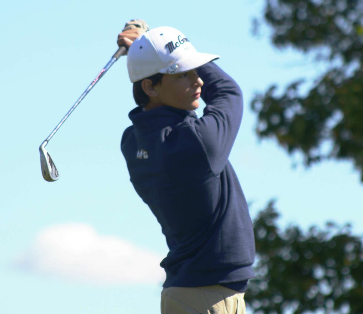 Reed-led Griffins advance to sectionals; Knights and Lions see progress