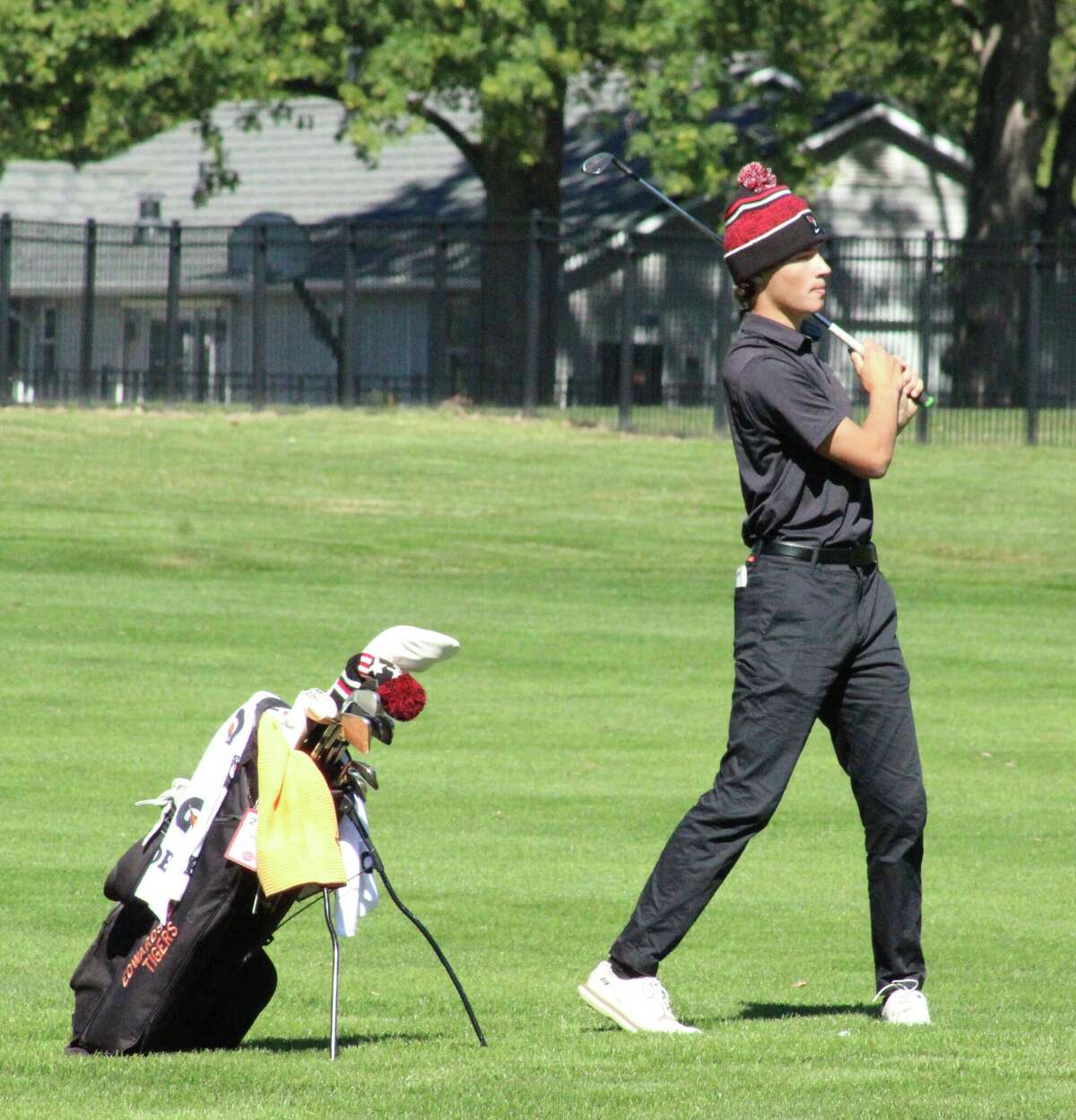 Edwardsville, Carter Crow win regional titles