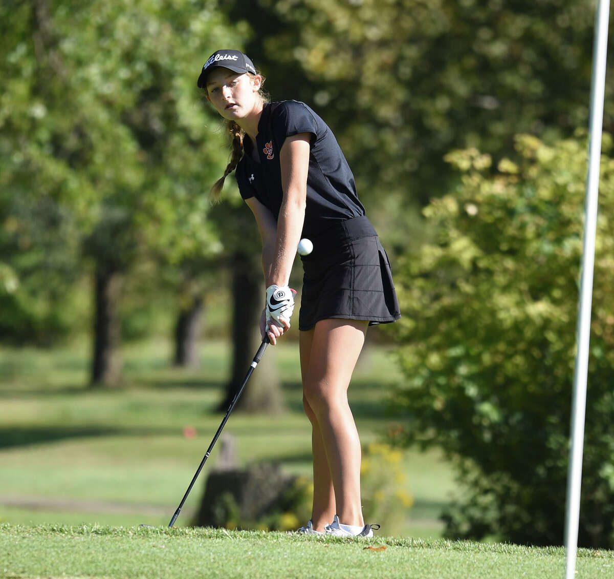 Tigers shoot second-lowest score in program history, win regional