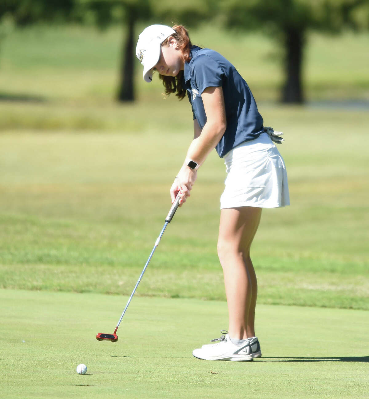 Sarah Hyten sees red, becomes first FMCHS golfer to win regional title