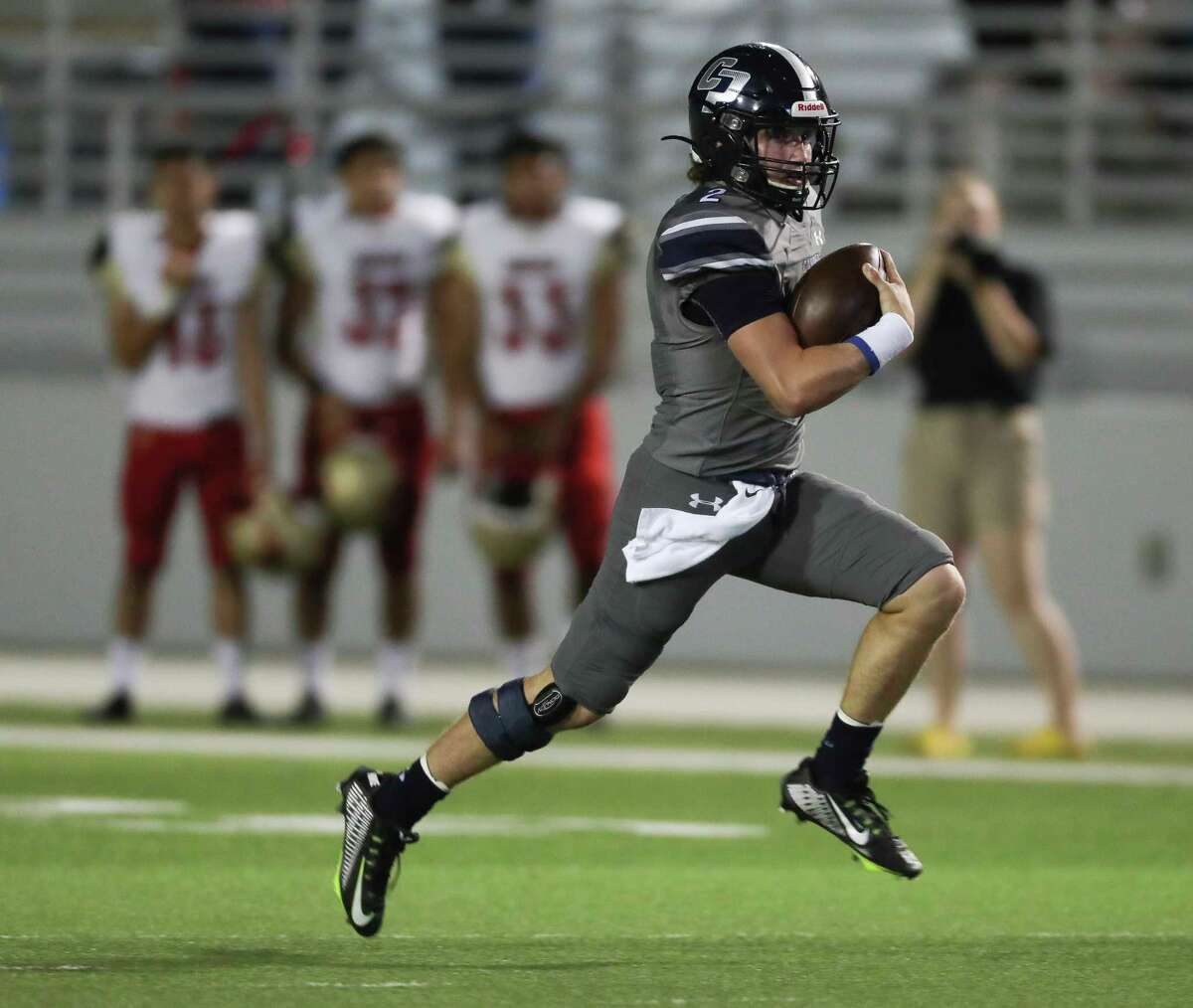 Return of quarterback sparks College Park in win over Caney Creek