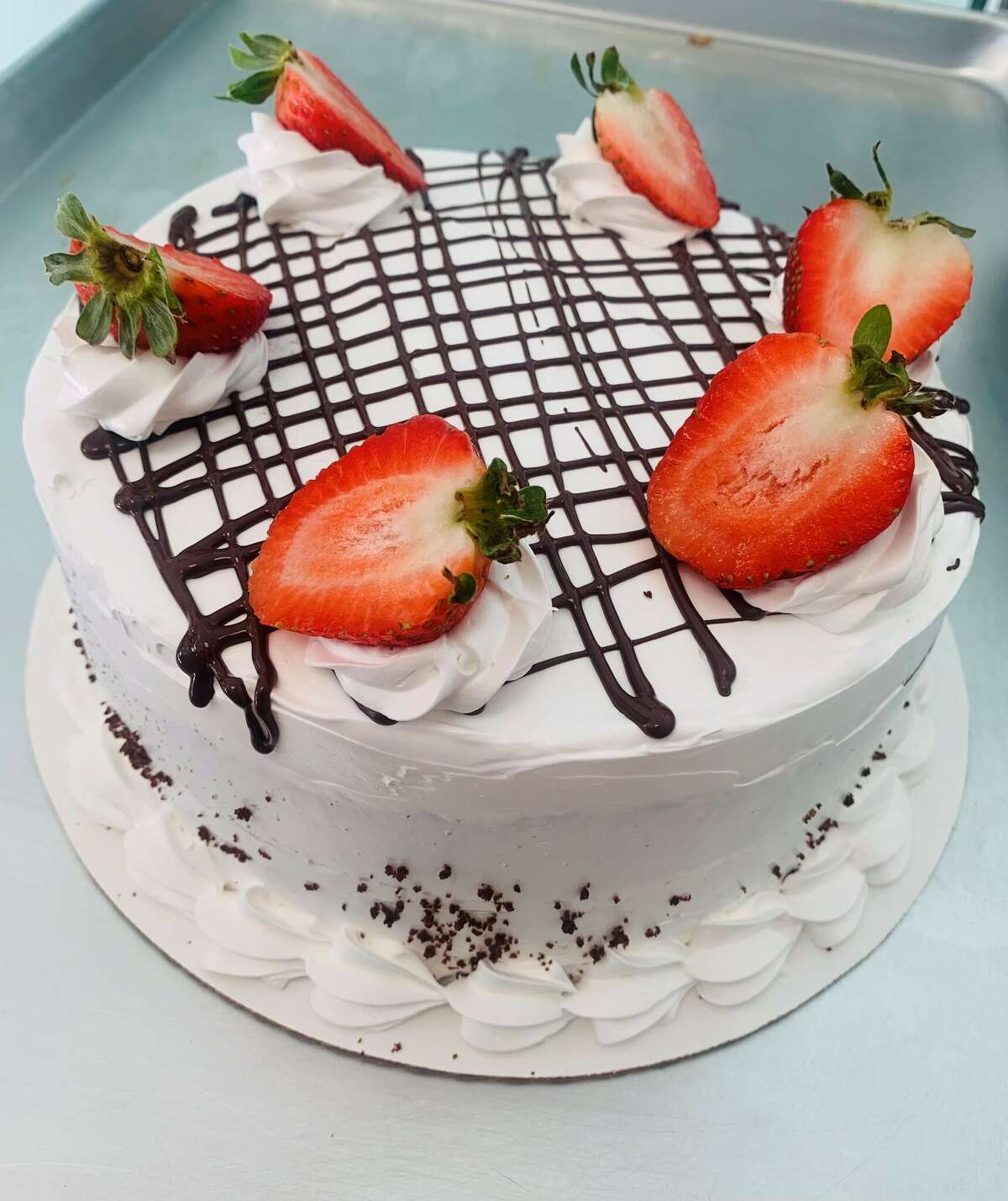 El Cisne Bakery opens offering Ecuadorian treats in New Milford