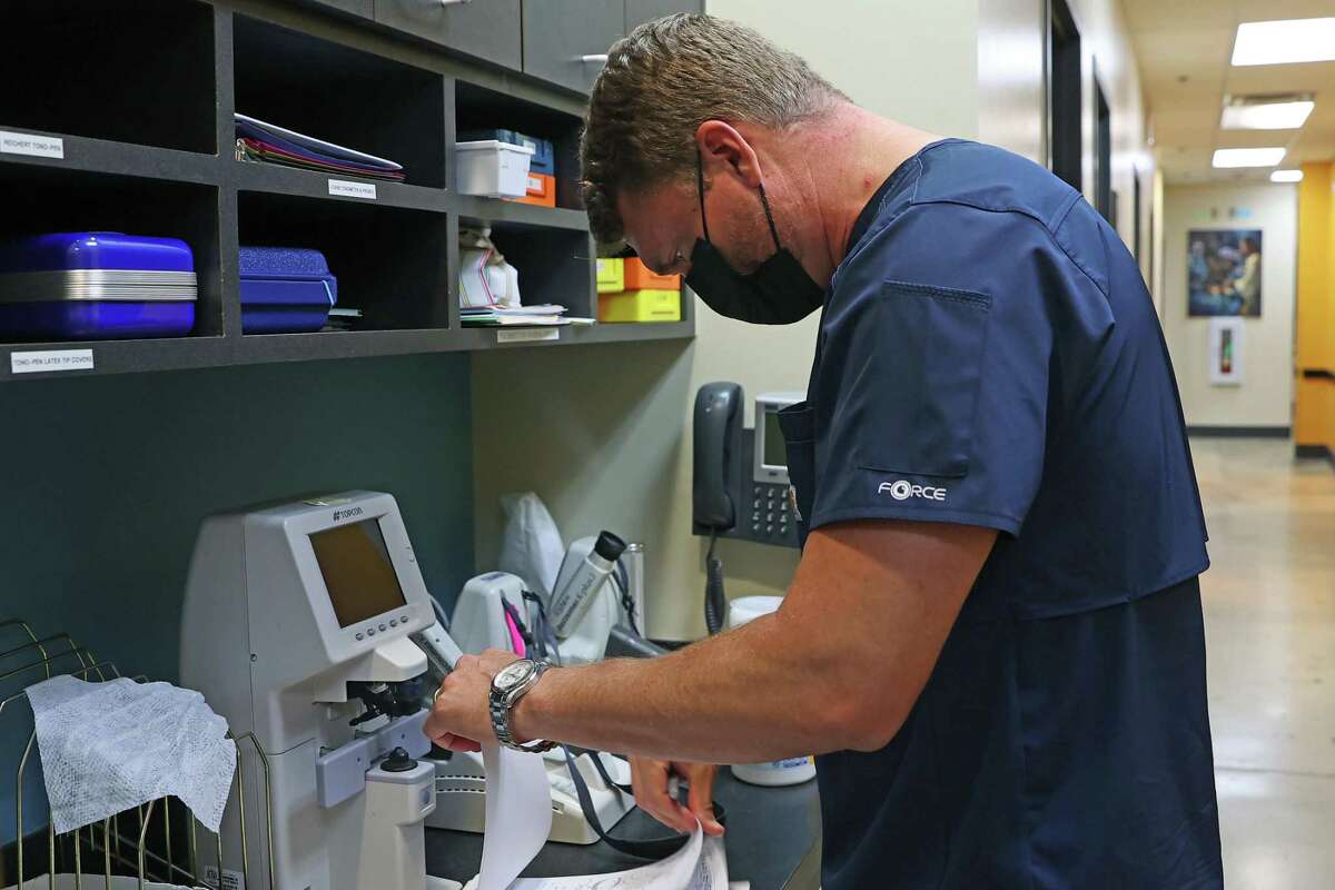 Ophthalmologist brings light into homeless patients’ lives