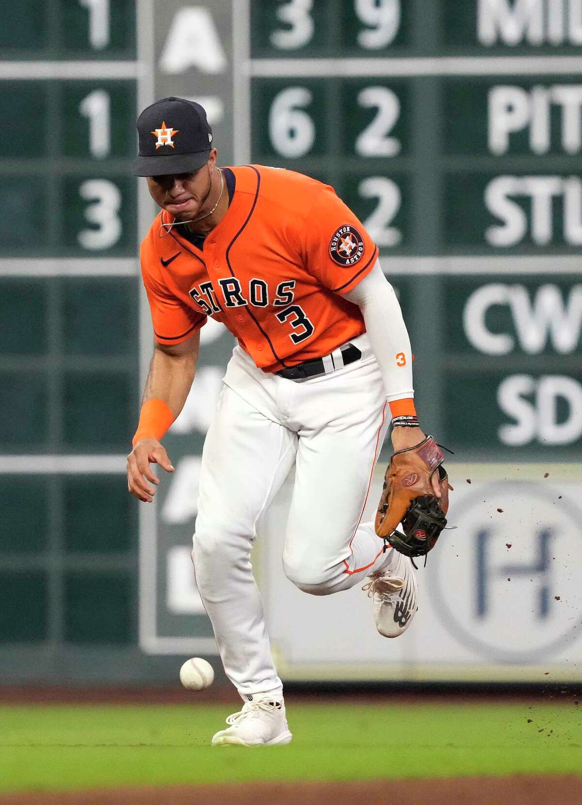 Astros claim home-field advantage in ALCS