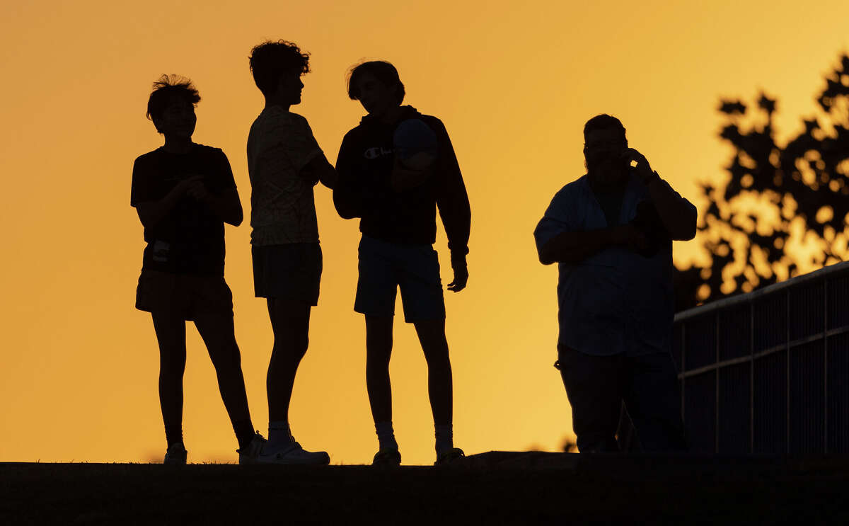 Clear Falls Knights hold off Clear Springs Chargers