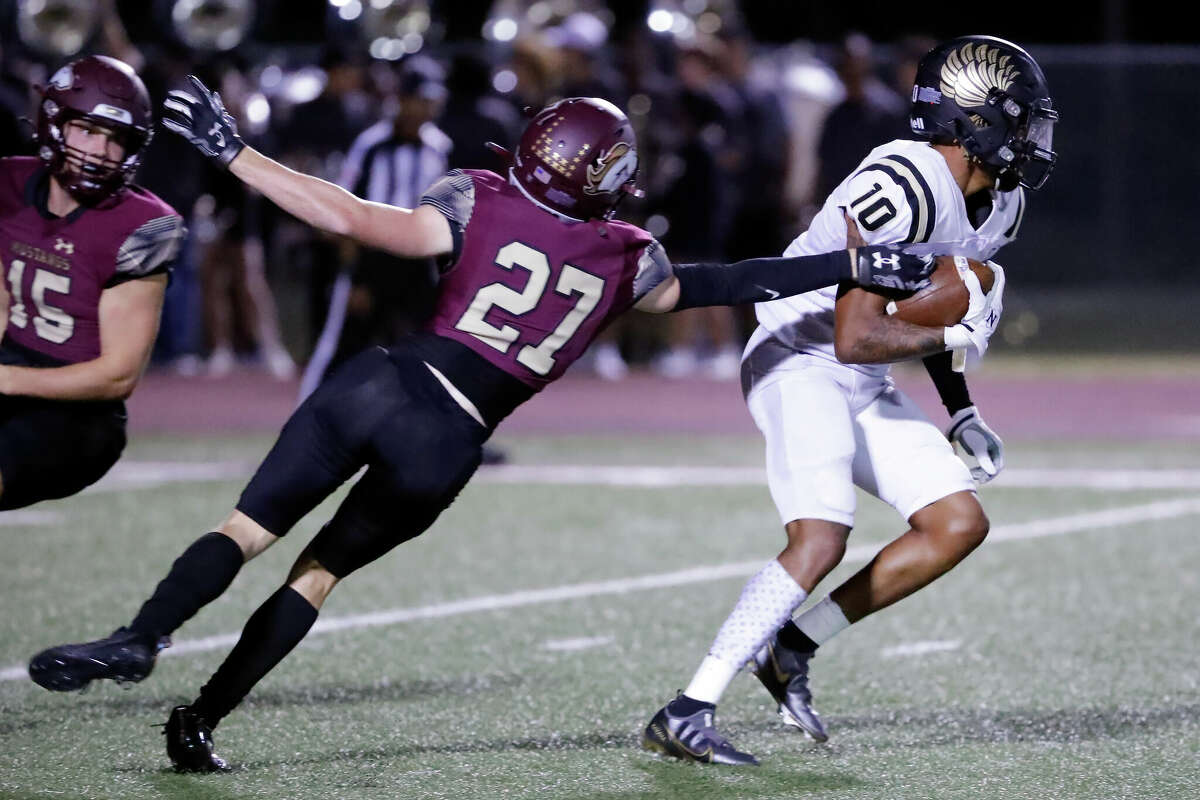 Magnolia West Mustangs upset No. 1 Richmond Foster Falcons