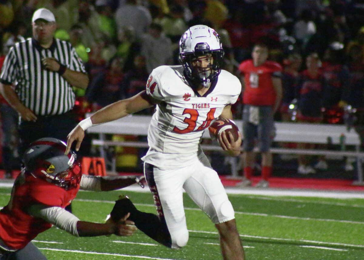 Edwardsville Tigers become playoff eligible after 51-6 win over Alton