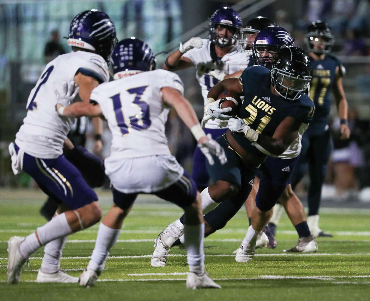Lake Creek Lions beat Montgomery Bears in MoTown Showdown