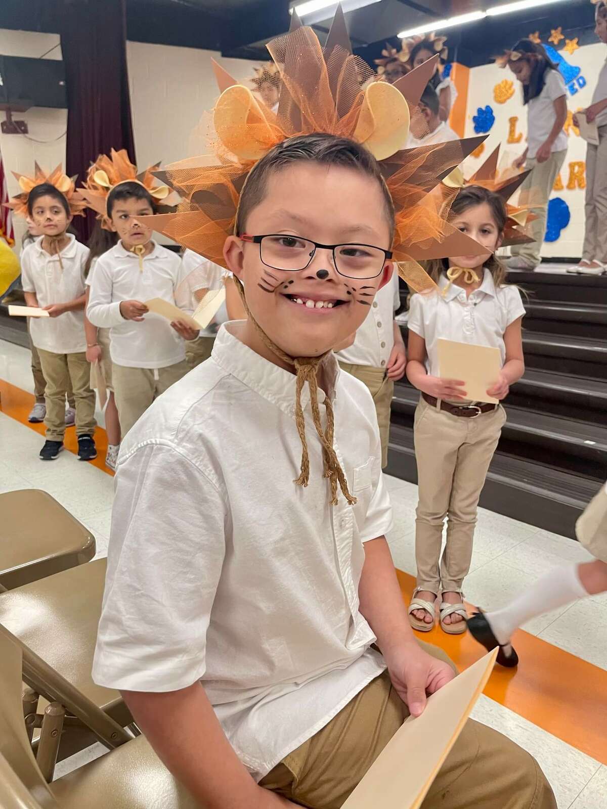Child with Down syndrome becomes part of his school’s choir
