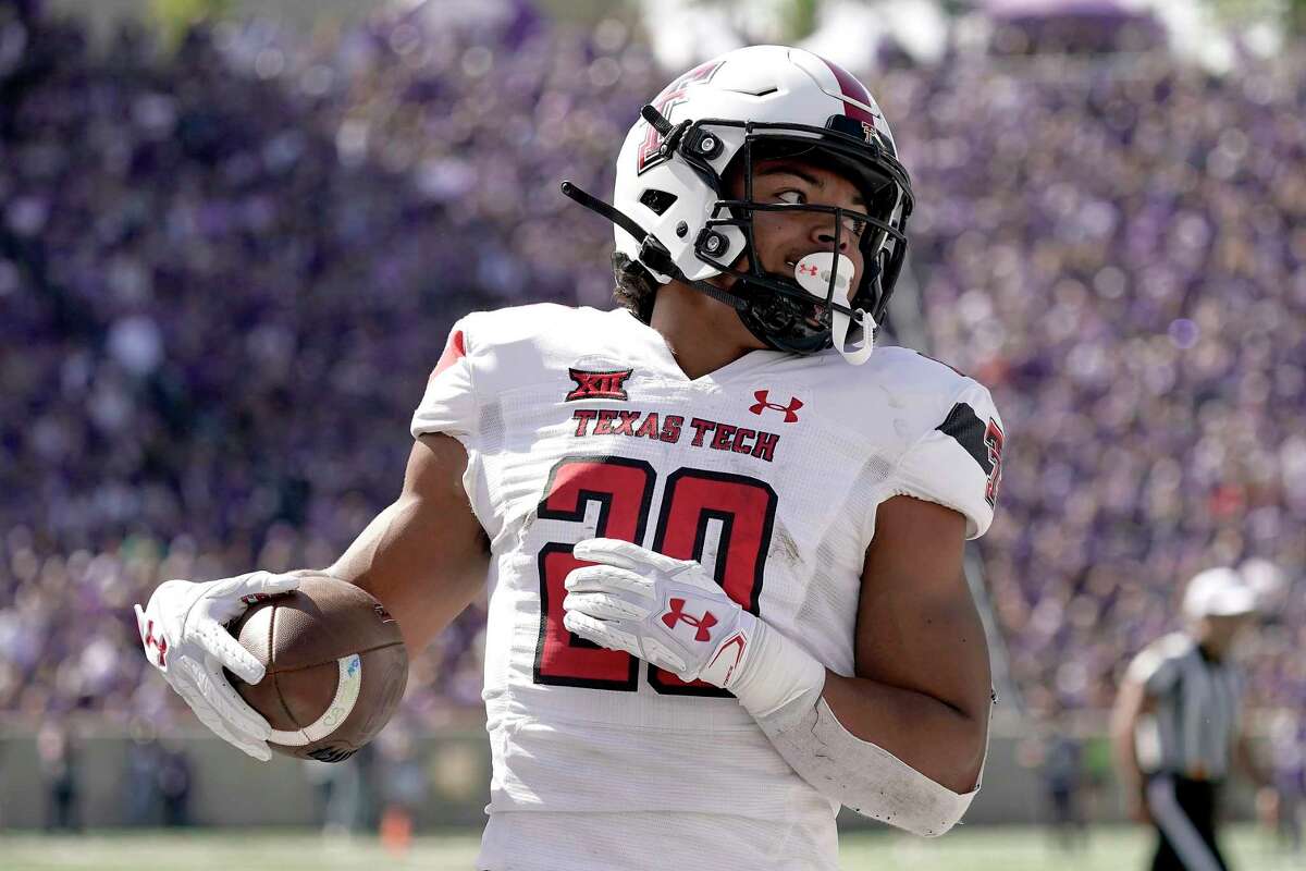 College football: No. 25 Kansas State holds off Texas Tech