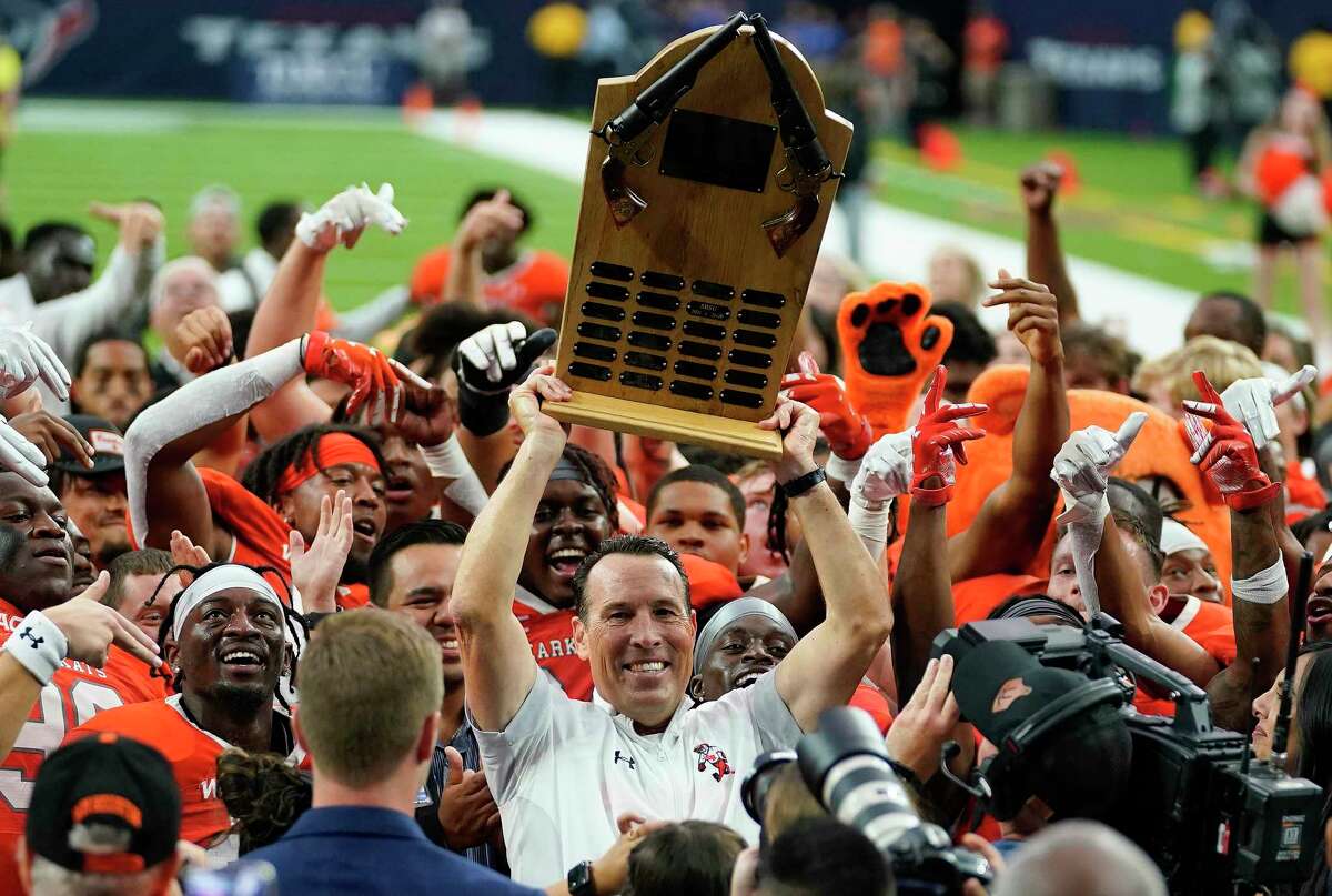 Sam Houston Bearkats rally past rival SFA Lumberjacks