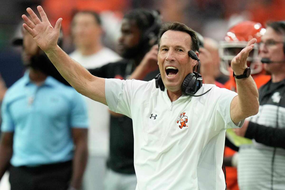 Sam Houston Bearkats rally past rival SFA Lumberjacks