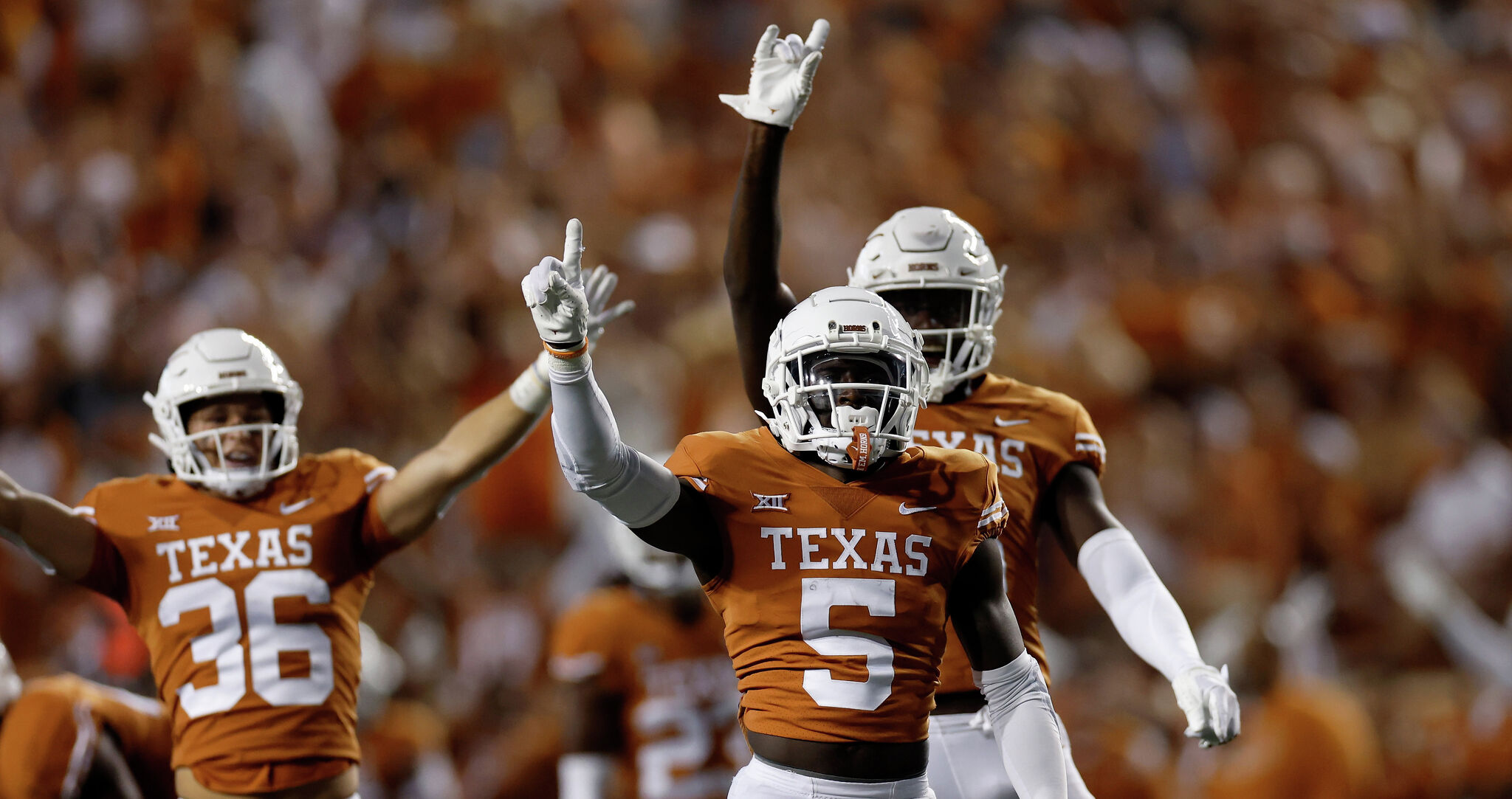 UT Longhorns bounce back, defeat West Virginia Mountaineers