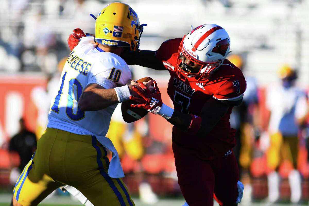 Scott leads UIW to bounce-back win over McNeese