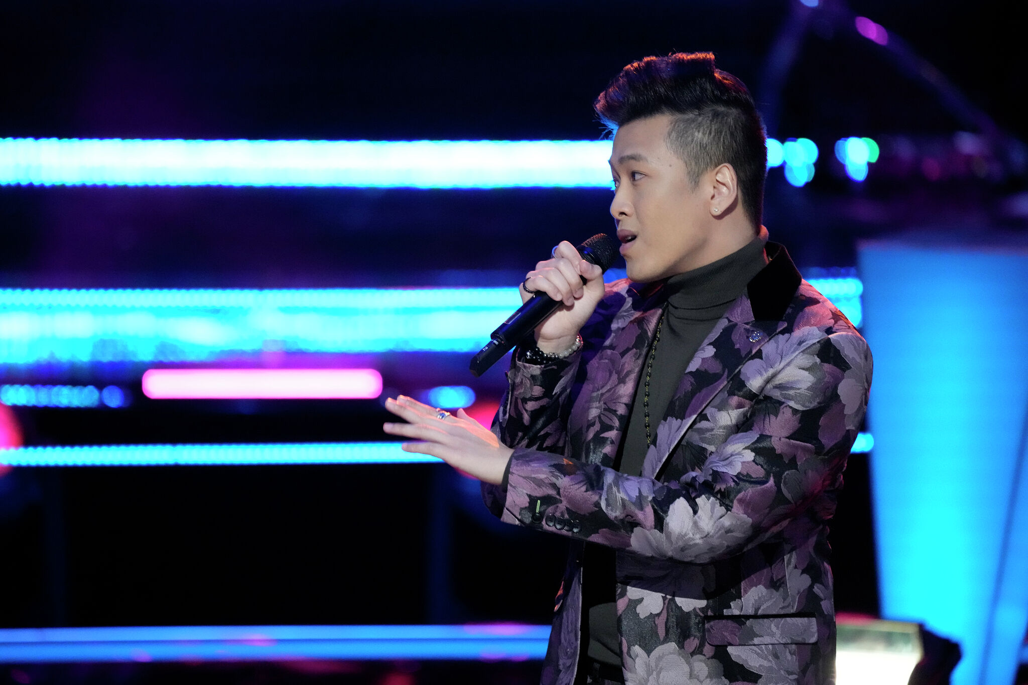 The Voice's Vaughn Mugol performs anthem before Texans game