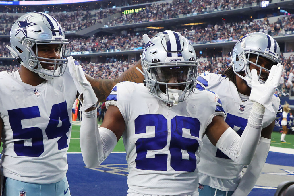 Dallas blows past Washington with convincing 25-10 win at home