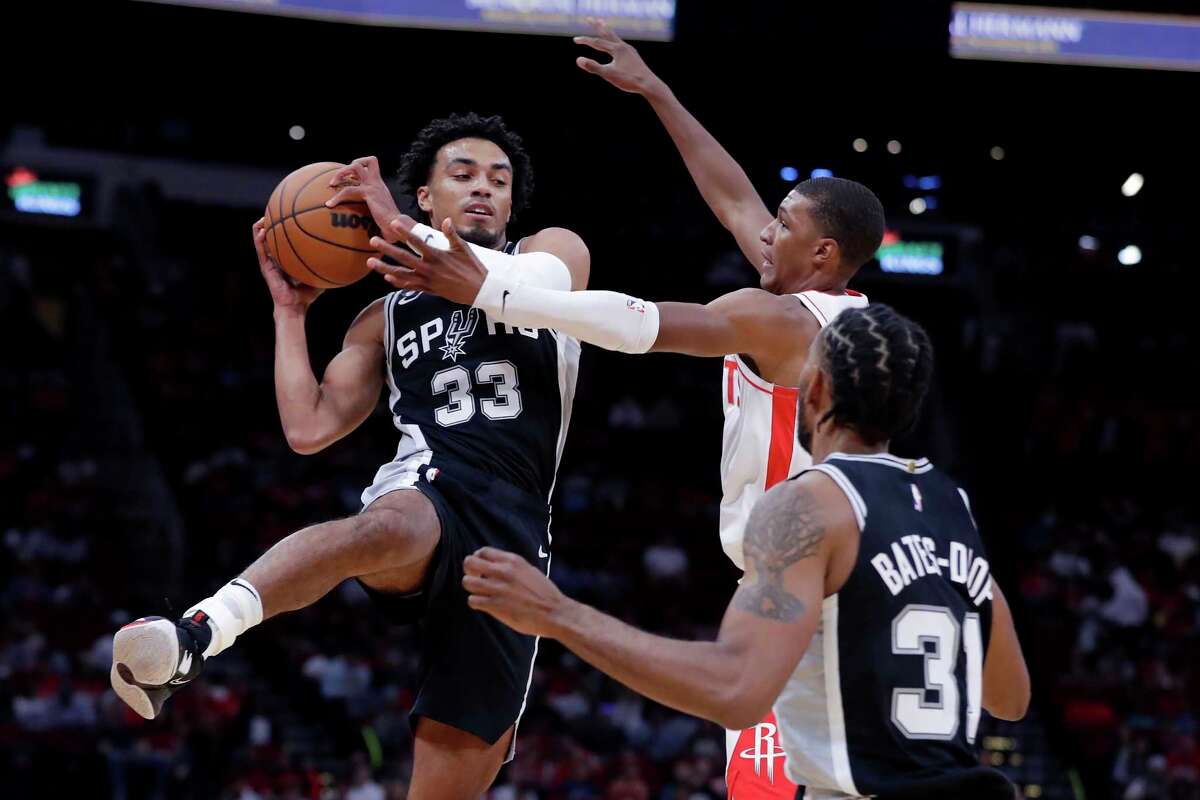 Houston Rockets defeat San Antonio Spurs to open preseason