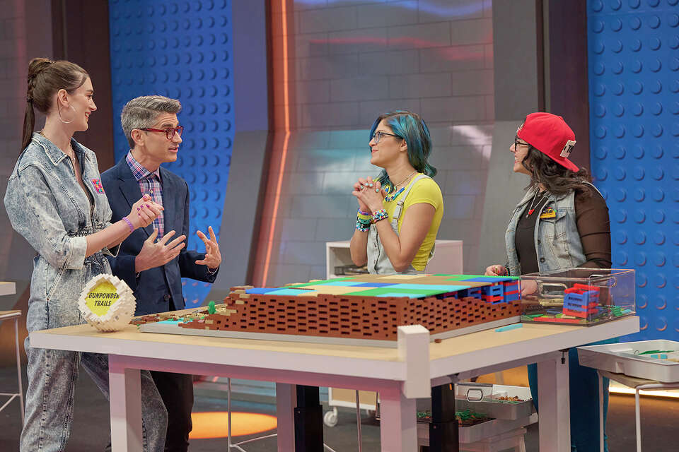 New 'LEGO Masters' season features two Latina engineers