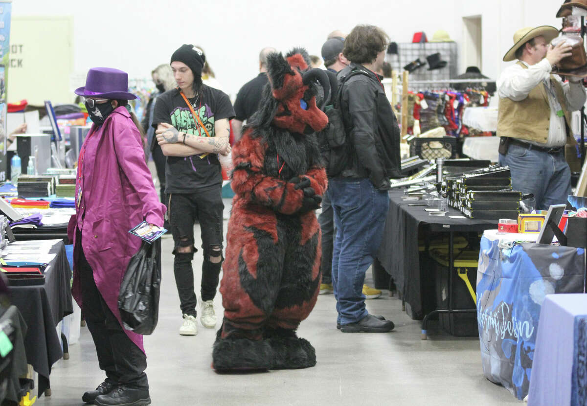 Costumes abound as sci-fi/fantasy convention returns to Collinsville