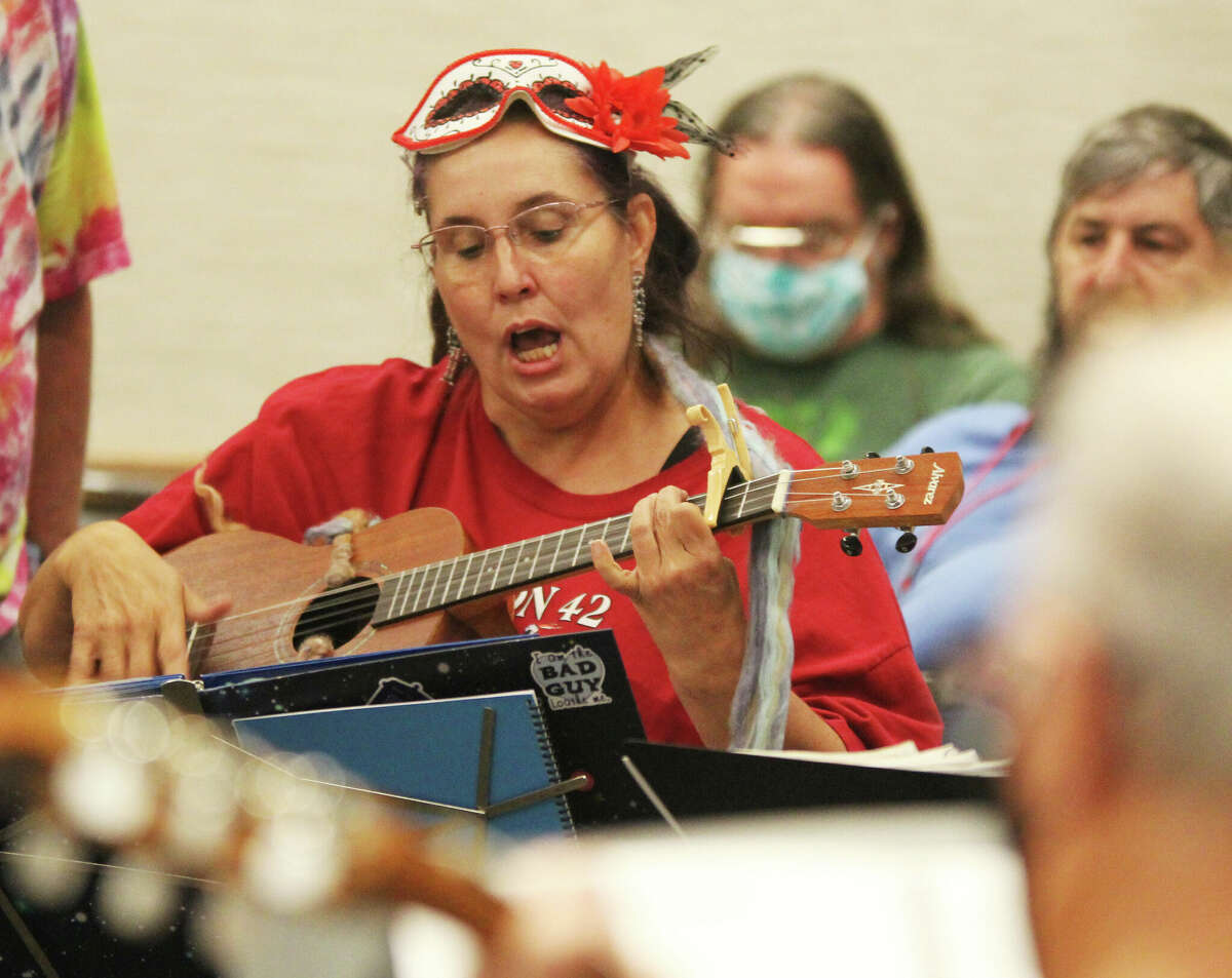 Costumes abound as sci-fi/fantasy convention returns to Collinsville