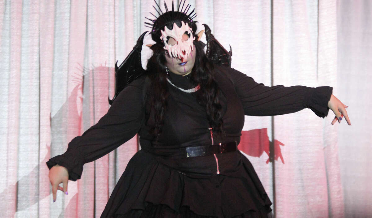 Costumes abound as sci-fi/fantasy convention returns to Collinsville