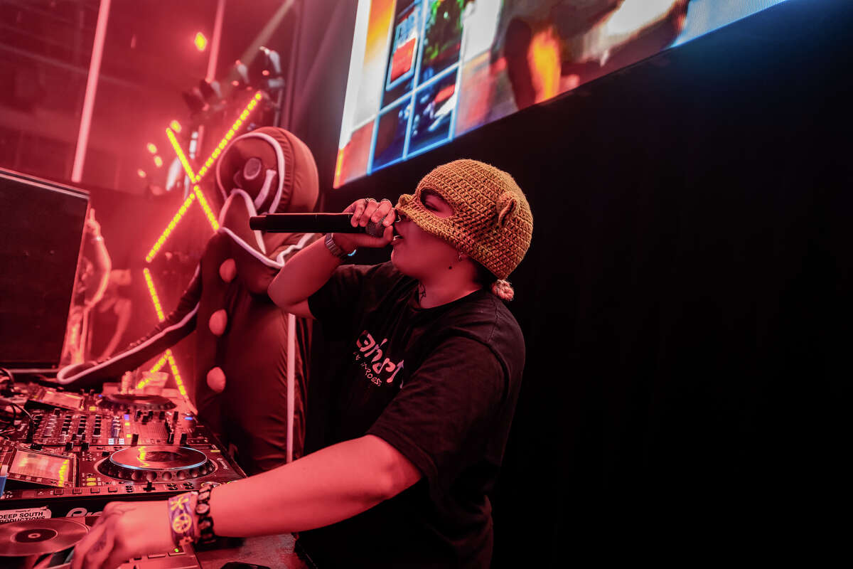 This 'Shrek'-themed rave at Rise Rooftop in Houston looked ridiculously fun