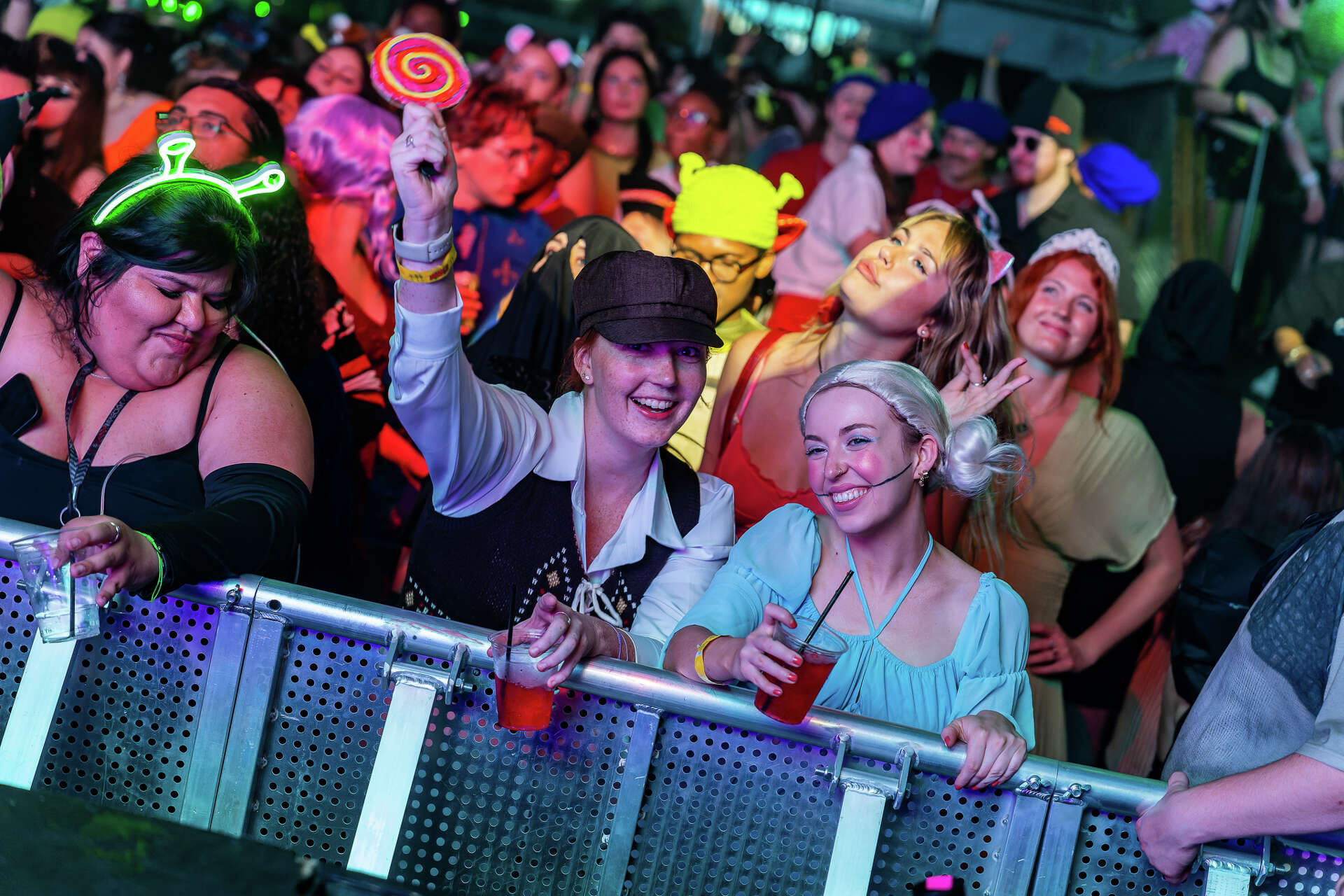 This 'Shrek'-themed rave at Rise Rooftop in Houston looked ridiculously fun