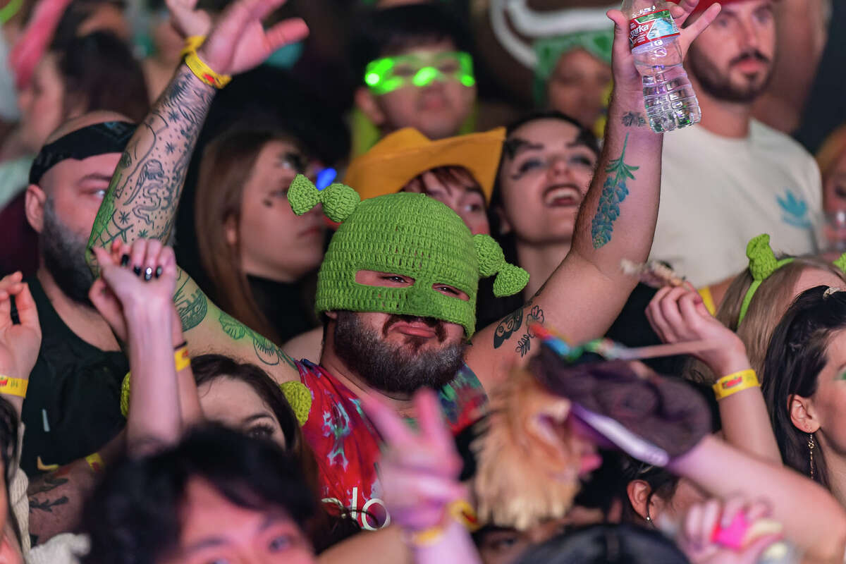 This 'Shrek'-themed rave at Rise Rooftop in Houston looked ridiculously fun