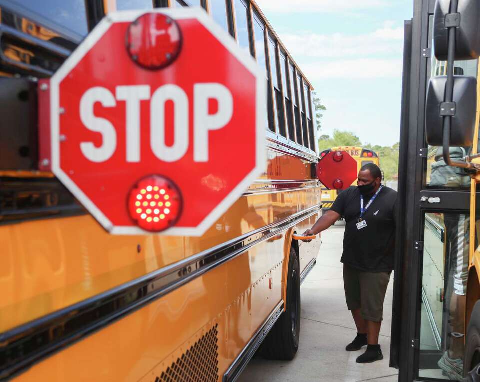 Houston's school districts battle ongoing national bus driver shortage