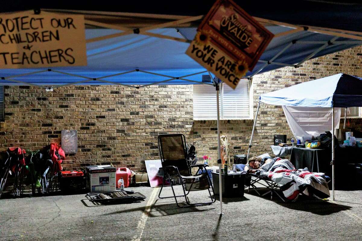 Uvalde school protest enters second week