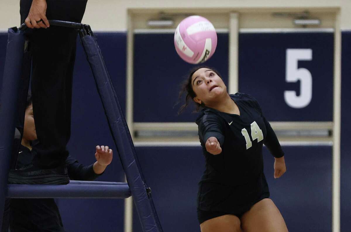 Highlands volleyball maintains playoff positioning