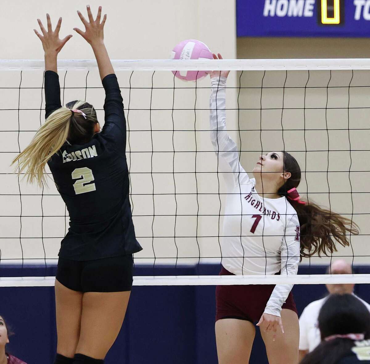 Highlands volleyball maintains playoff positioning
