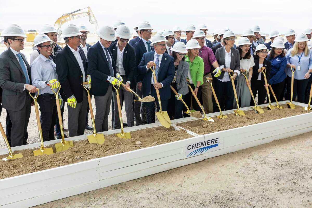 ‘World really needs us’: Cheniere launches another expansion at Port of ...