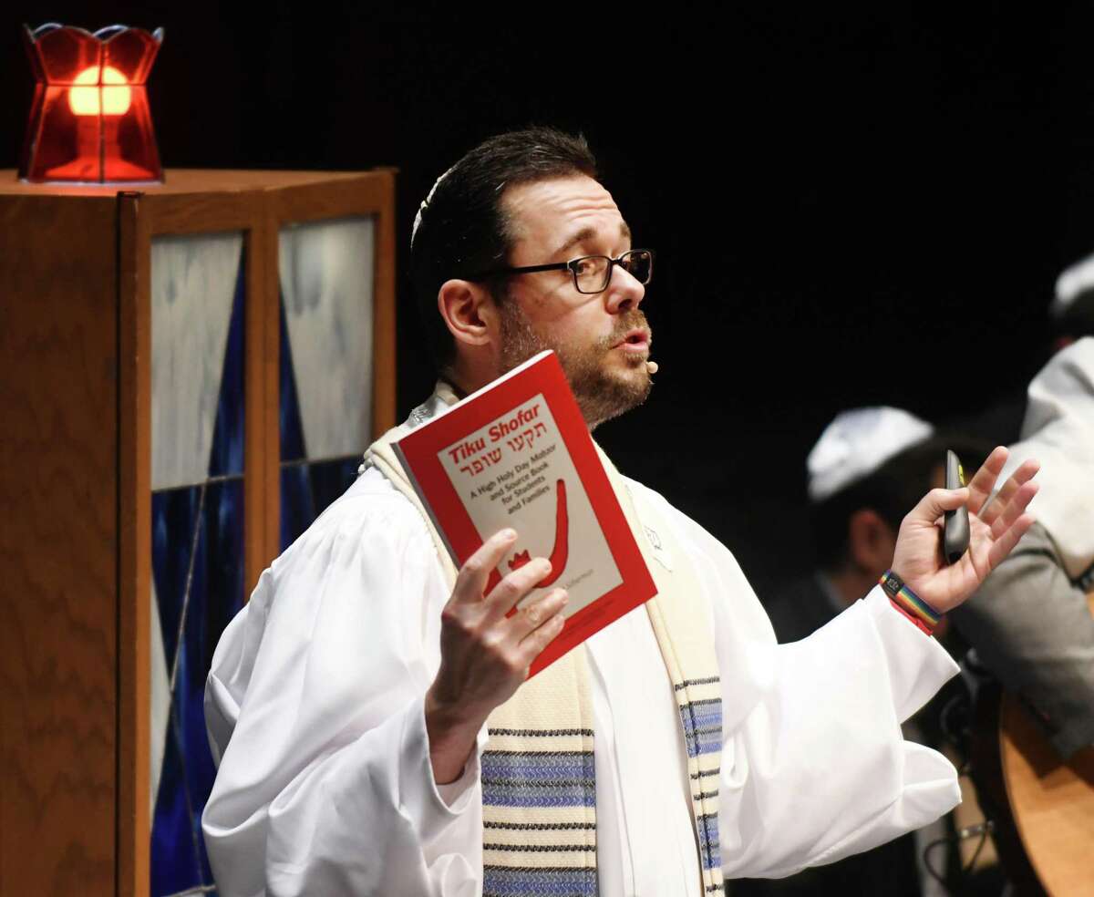 Greenwich’s Temple Sholom families gather to mark Yom Kippur