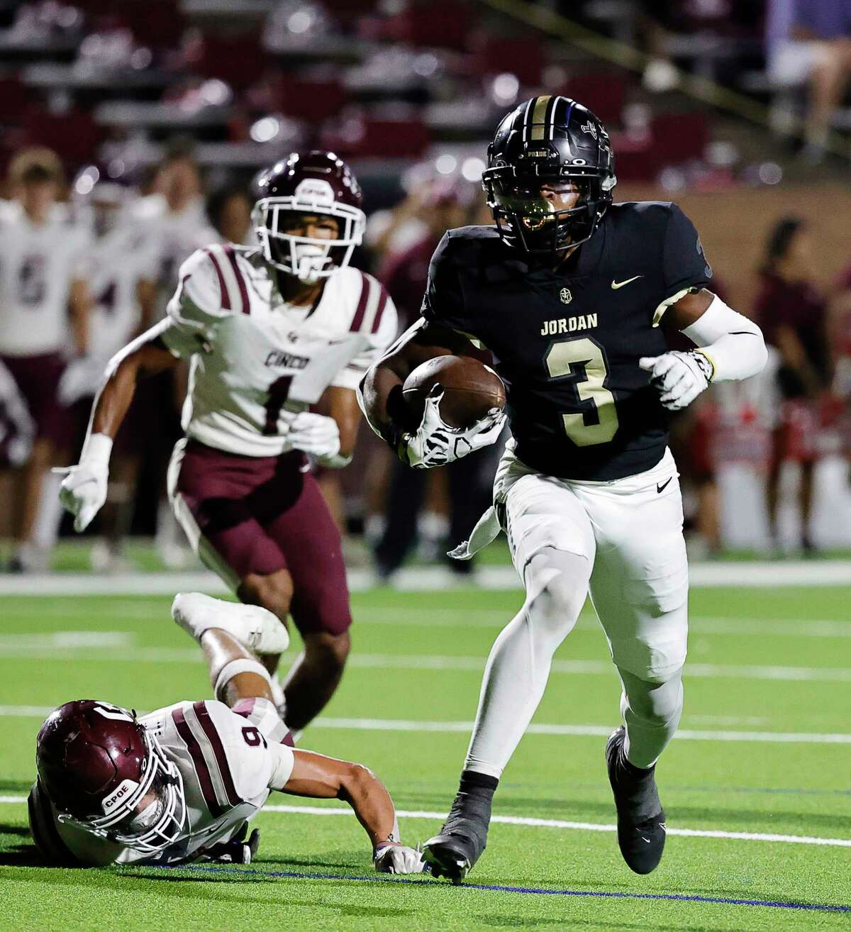 Cinco Ranch Cougars defeat Jordan Warriors