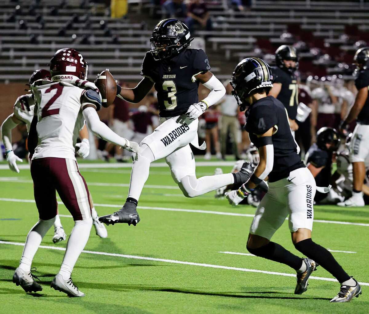 Cinco Ranch Cougars defeat Jordan Warriors