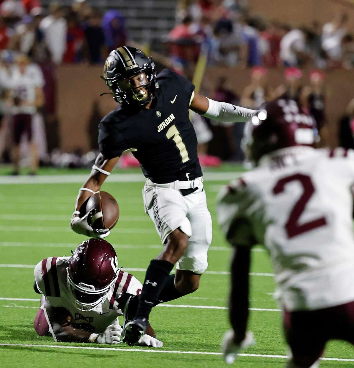 Cinco Ranch Cougars defeat Jordan Warriors