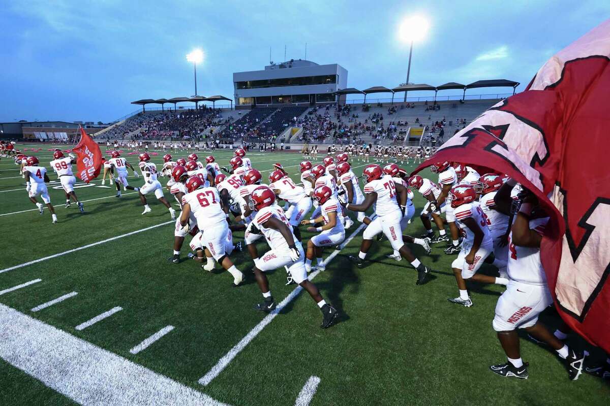 North Shore Mustangs top Summer Creek Bulldogs, remain unbeaten