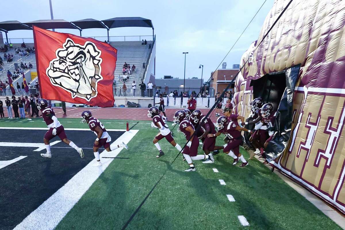North Shore Mustangs top Summer Creek Bulldogs, remain unbeaten