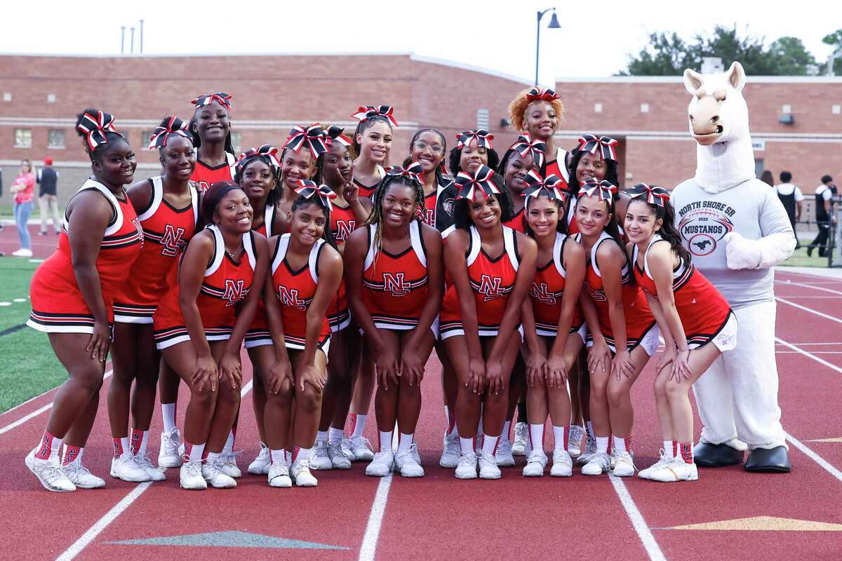 North Shore Mustangs top Summer Creek Bulldogs, remain unbeaten