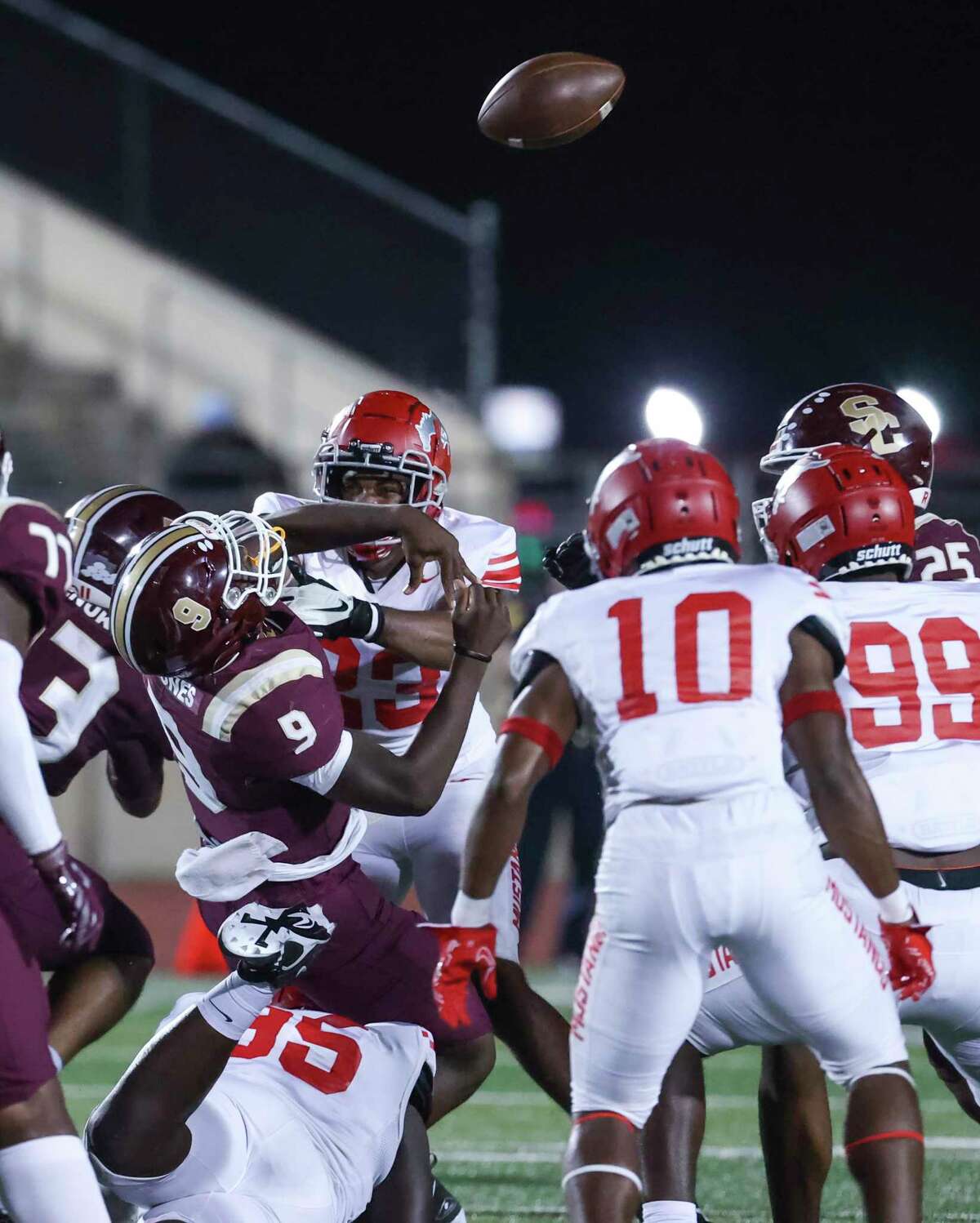 North Shore Mustangs top Summer Creek Bulldogs, remain unbeaten