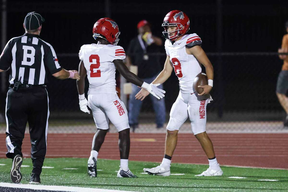 North Shore Mustangs top Summer Creek Bulldogs, remain unbeaten