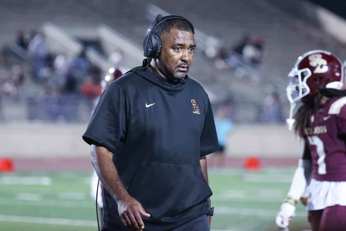 North Shore Mustangs top Summer Creek Bulldogs, remain unbeaten