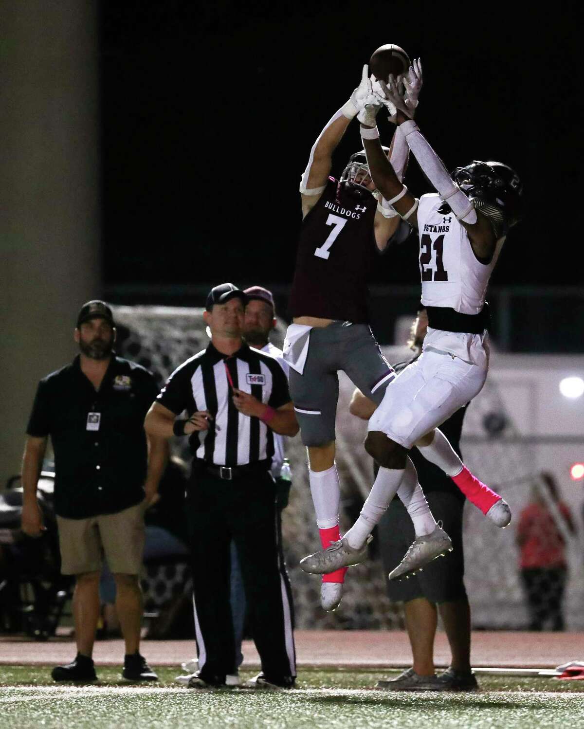 Magnolia Bowl stays with Mustangs after 26-21 win at Magnolia